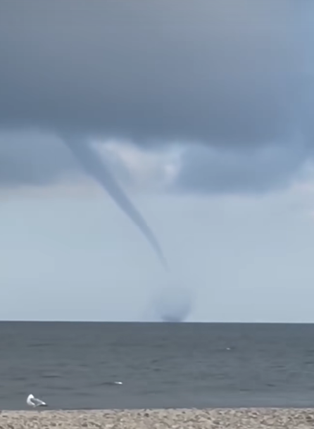 Waterspout Sighting off Jersey Shore - TomsRiver.org